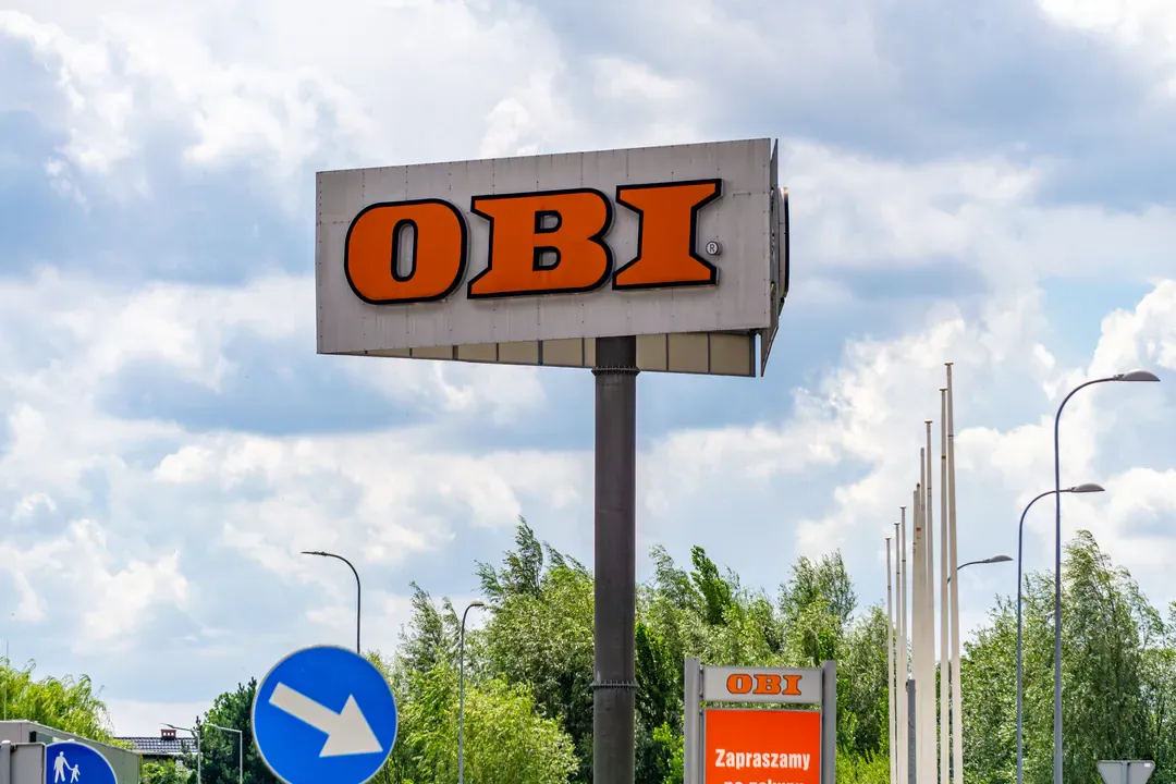 Custom Pole Signs Irving, TX | High-Visibility Signage Solutions